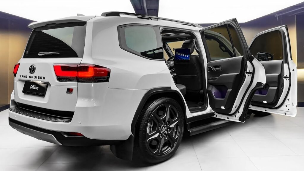 Toyota Land Cruiser 2026 First Look – Bold Design, Hybrid Innovation ...